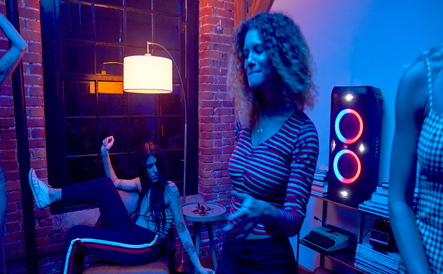 JBL PartyBox 200 | Portable Bluetooth party speaker with light effects